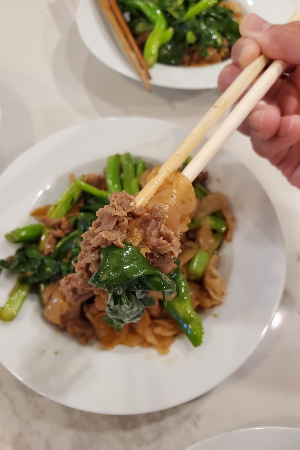 Beef Chow Fun Recipe (Easy Rice Noodle Stir Fry) - Best Kept Dishes