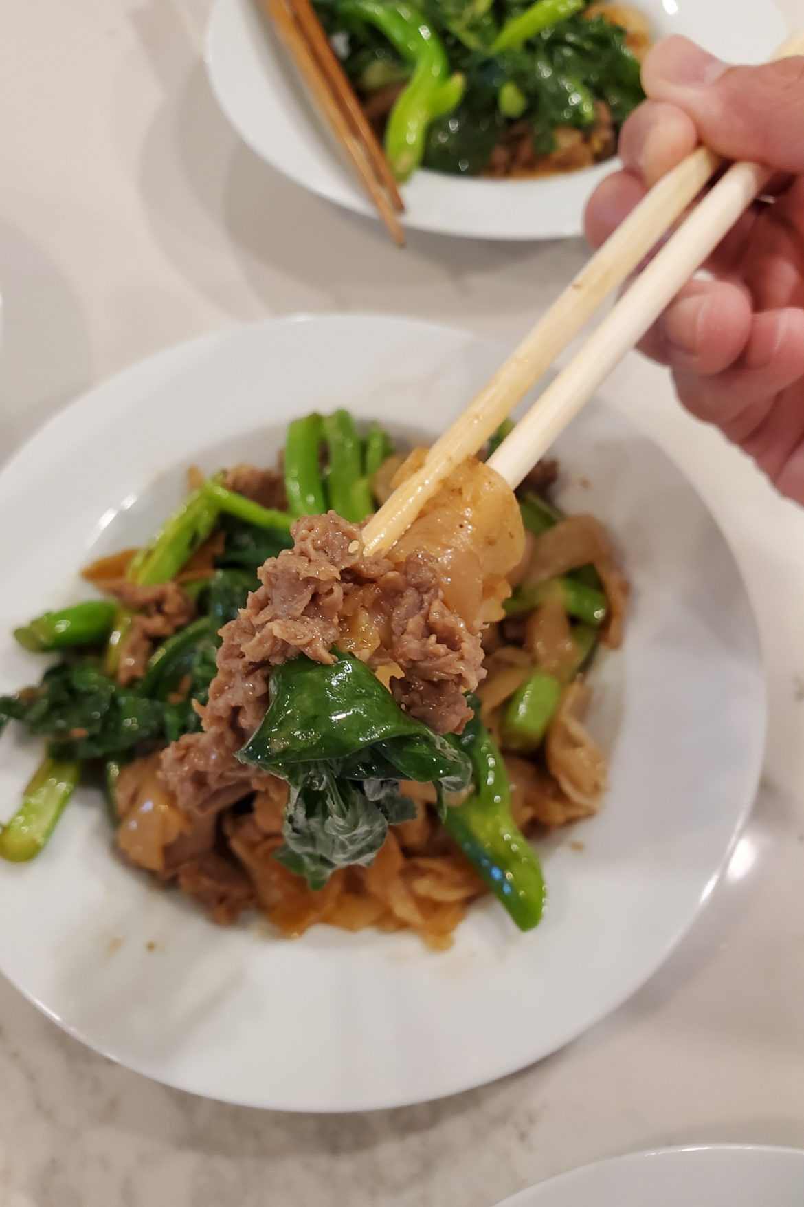Beef Chow Fun Recipe (Easy Rice Noodle Stir Fry) - Best Kept Dishes