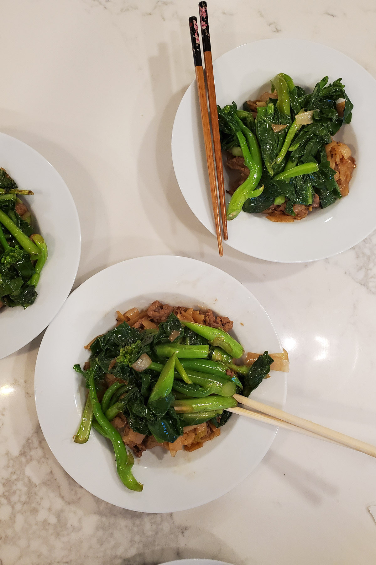 Beef Chow Fun Recipe (Easy Rice Noodle Stir Fry) - Best Kept Dishes