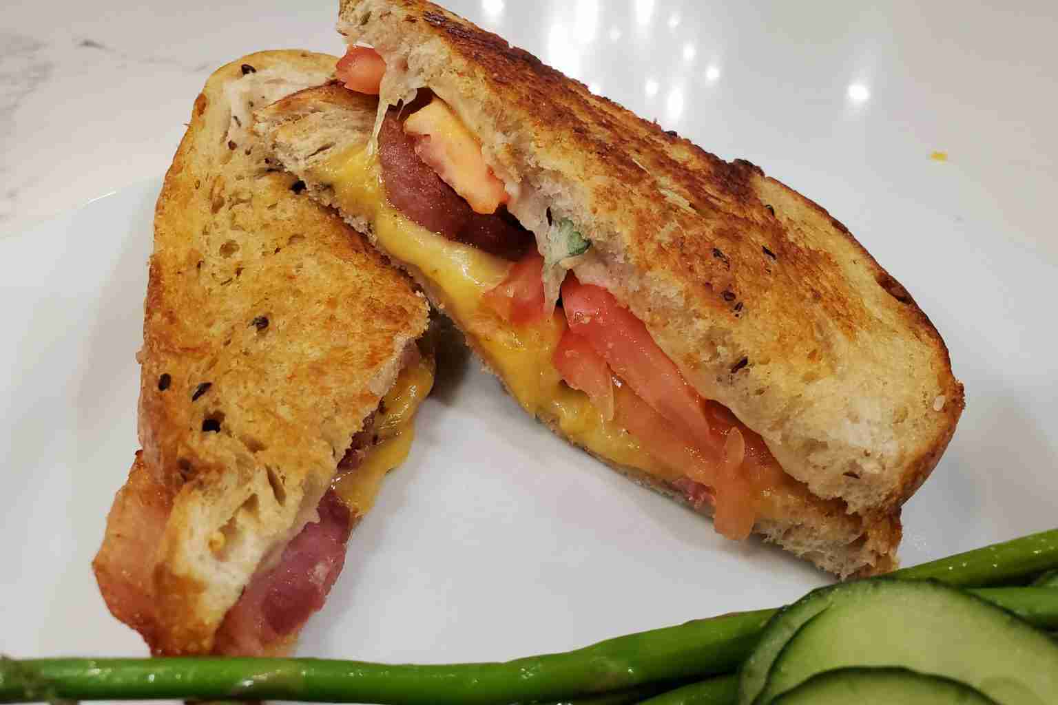 Fancy Grilled Cheese Recipe With Bacon - Best Kept Dishes